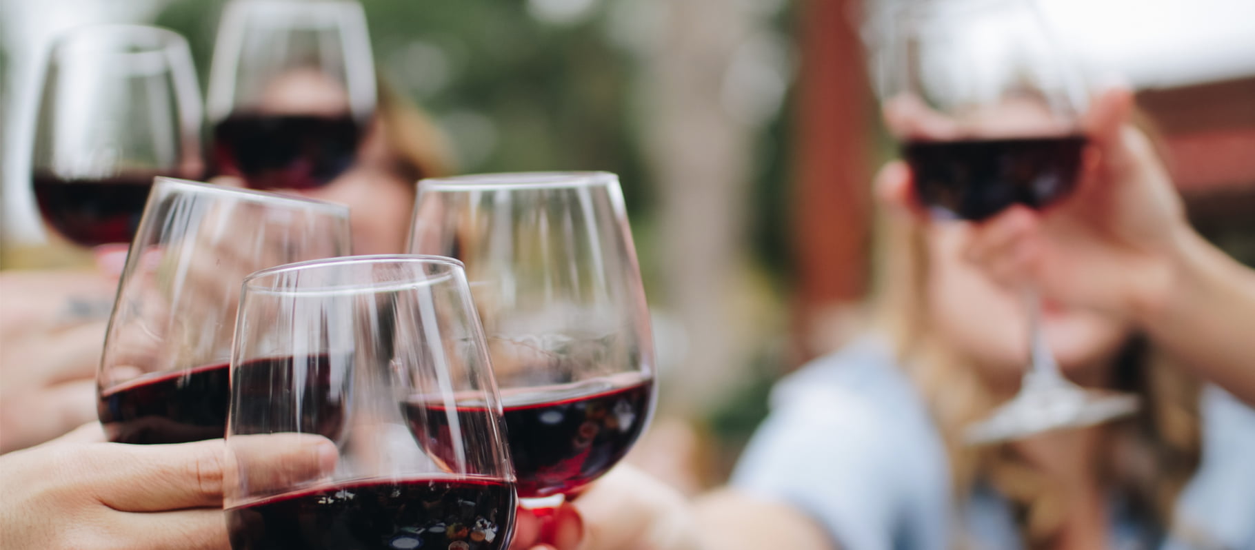 GÉÉN PAARSE TANDEN NA HET DRINKEN VAN RODE WIJN - Wijnpaal